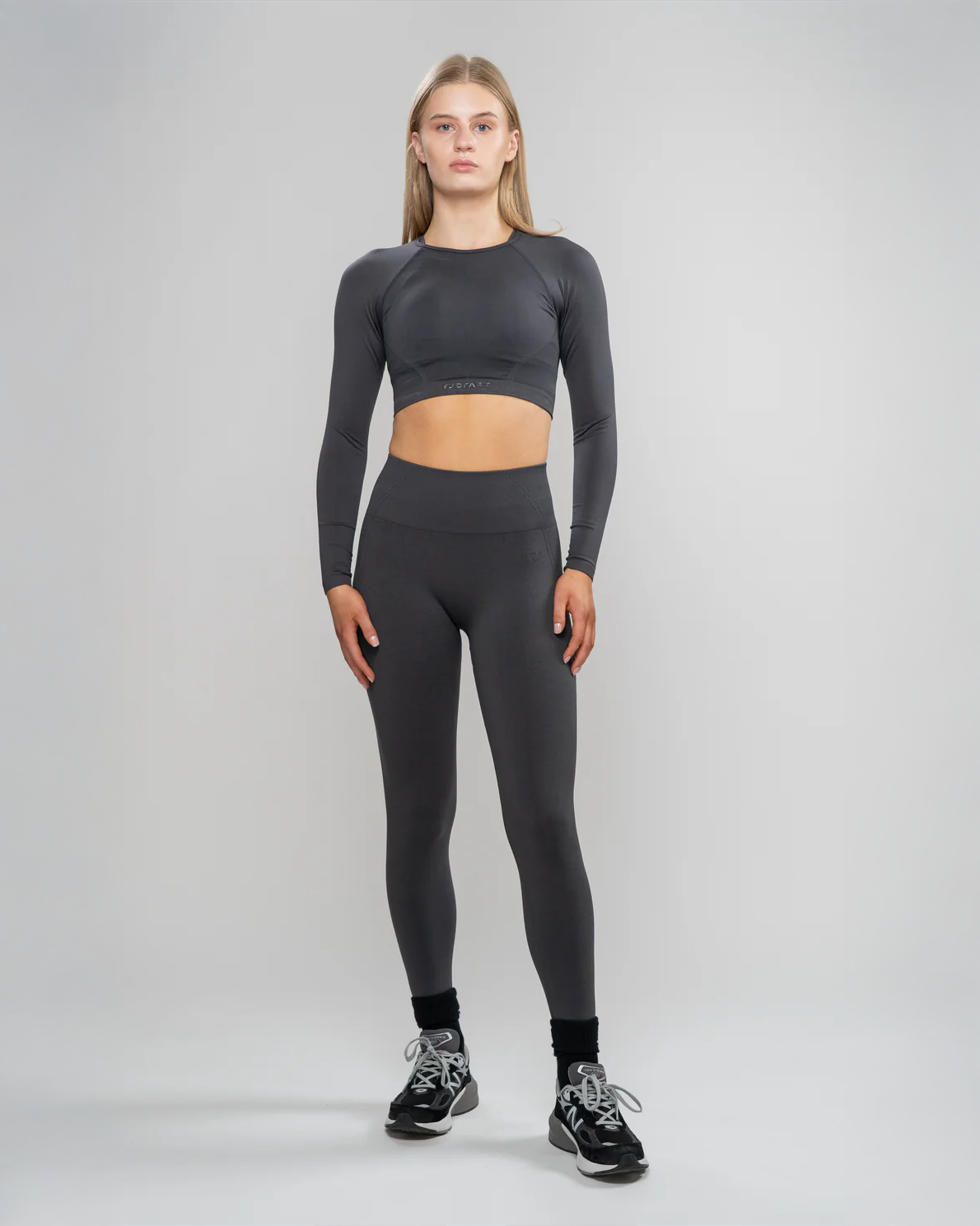 CORE LONG SLEEVE TOP IN GRAPHITE – Draft